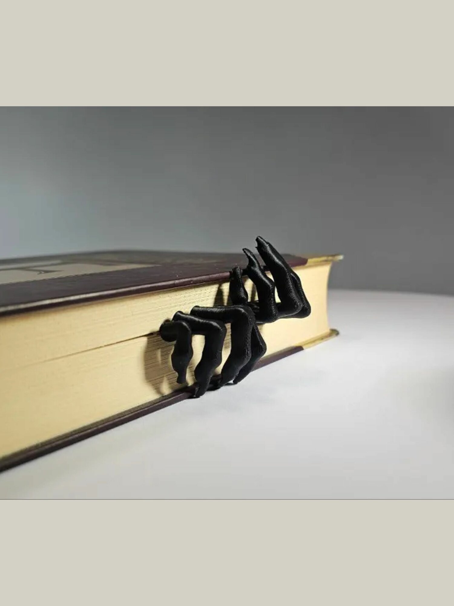 Закладка для книги пластиковая пальцы когти руки дементора
