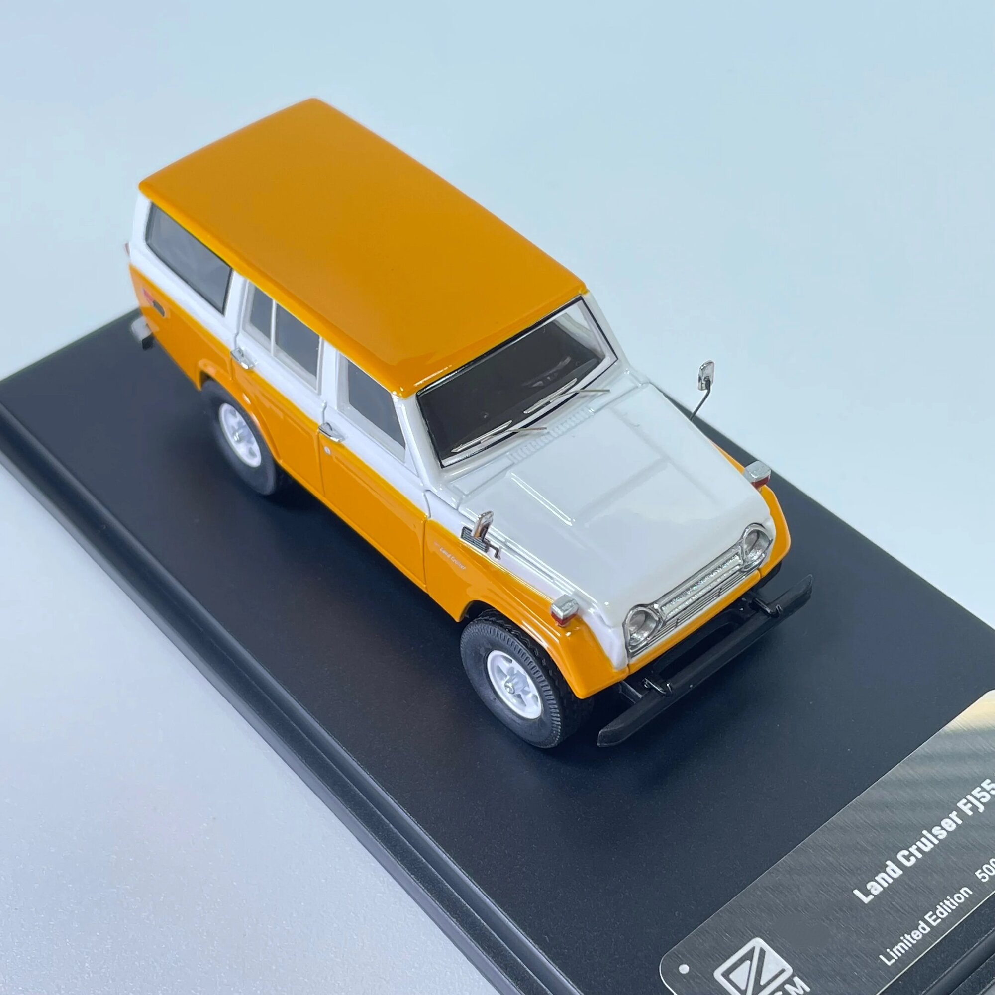Модель автомобиля MASSDI Land Cruiser FJ55 1:64 металлическая Оранжевый, orange