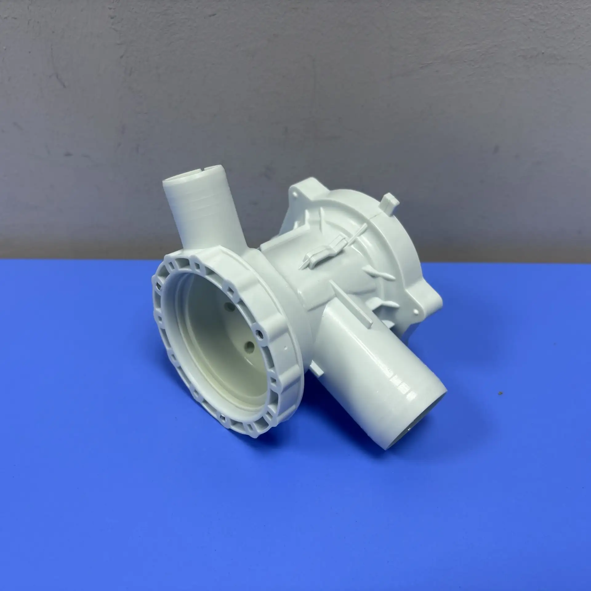 Корпус фильтра помпы (улитка) СМА Midea MF01712BS40 (HLBT-050A11)