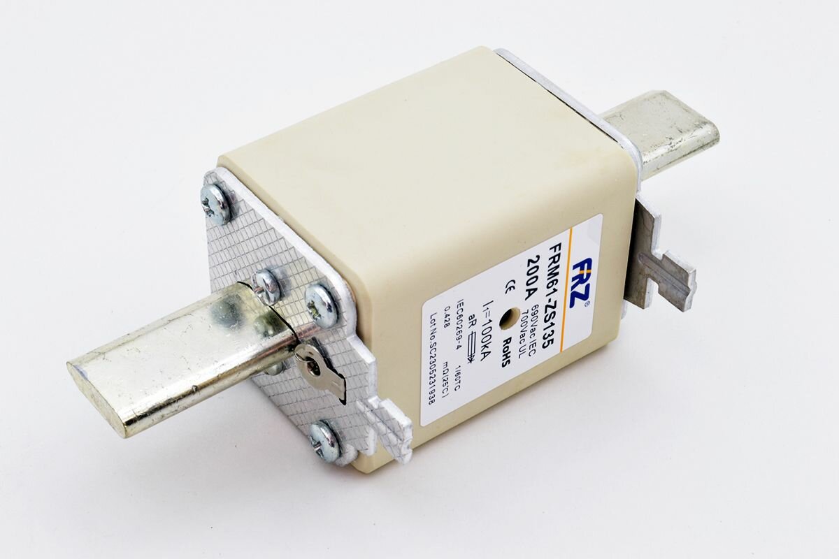 Предохранитель FRZ FRM61-ZS135 690V/700V 200A AR Предохранитель быстродействующий aR 200А 690В AC DIN1 1шт
