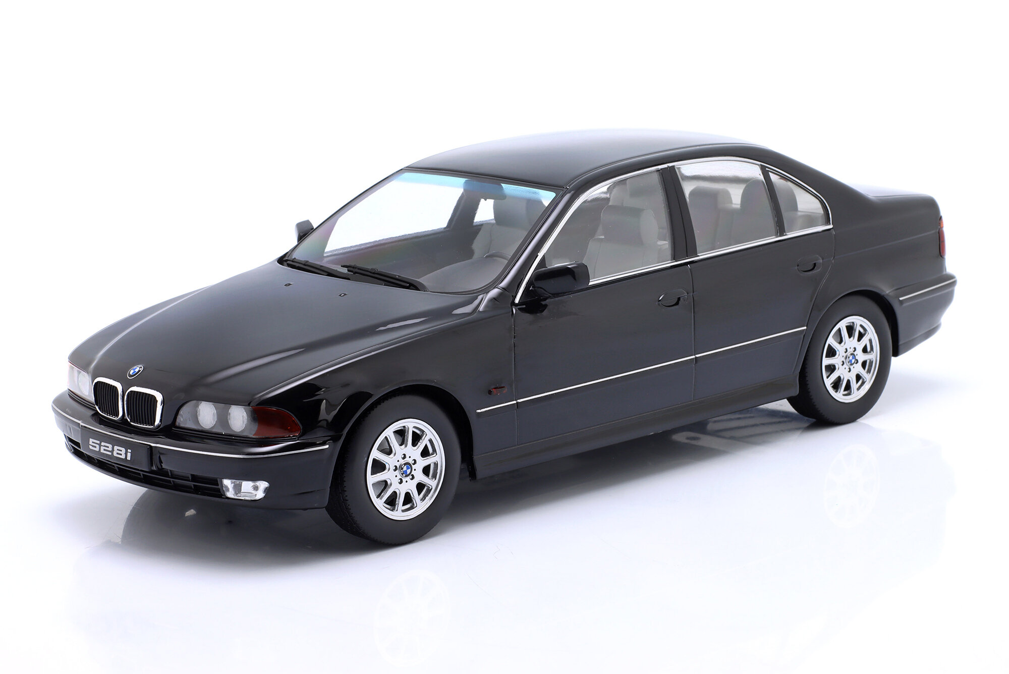 Модель коллекционная KK-SCALE Bmw E39 528I saloon 1995 black-metallic / бмв 5-Я серия черный