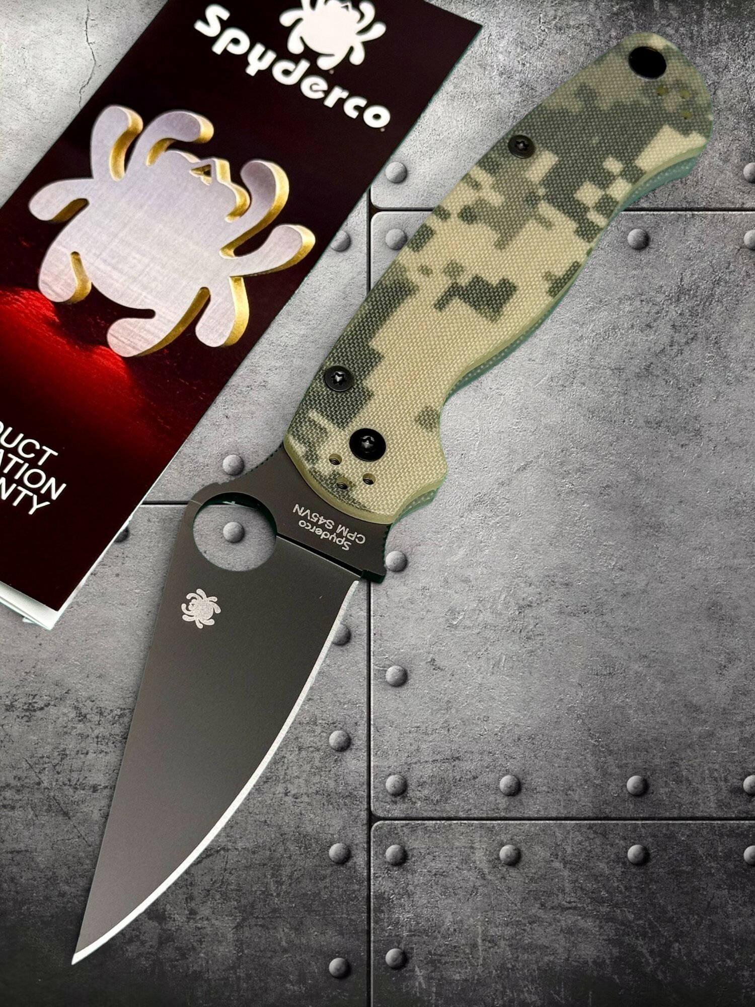 Нож складной Spyderco Para-Military 2, S45VN Black Blade, Camo Handle
