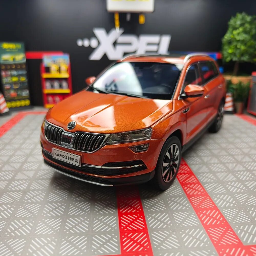 Коллекционная модель Skoda Karoq 1:18 металл