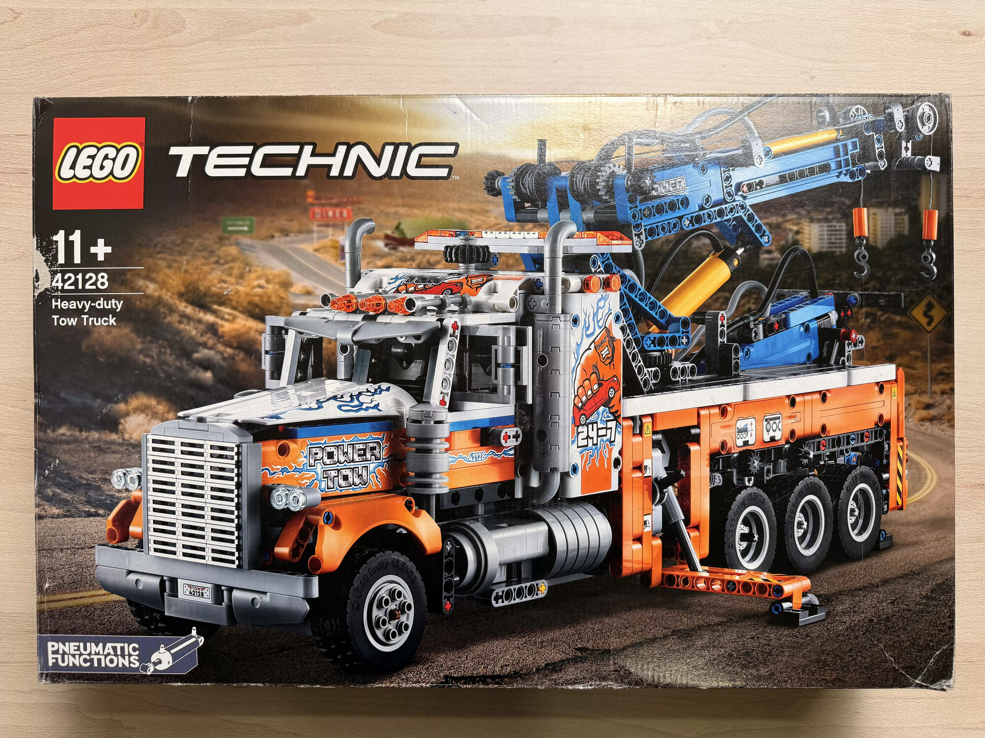 Конструктор LEGO Technic 42128 Грузовой эвакуатор, 2017 деталей, от 11 лет, 2021 год