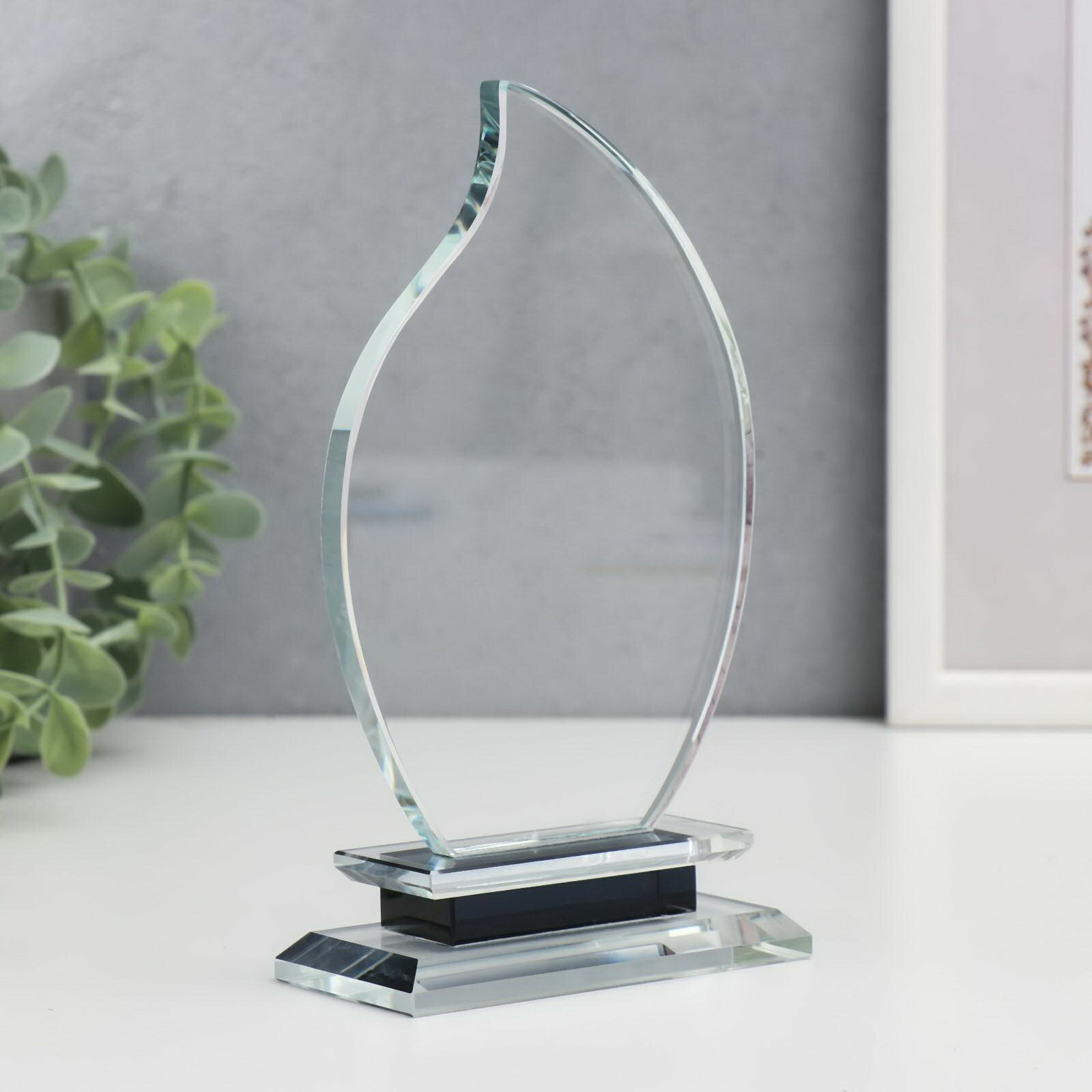 Фигурка стекло "Стела наградная. Лист", 15x9.3x4 см, вид кубка: эксклюзивная форма