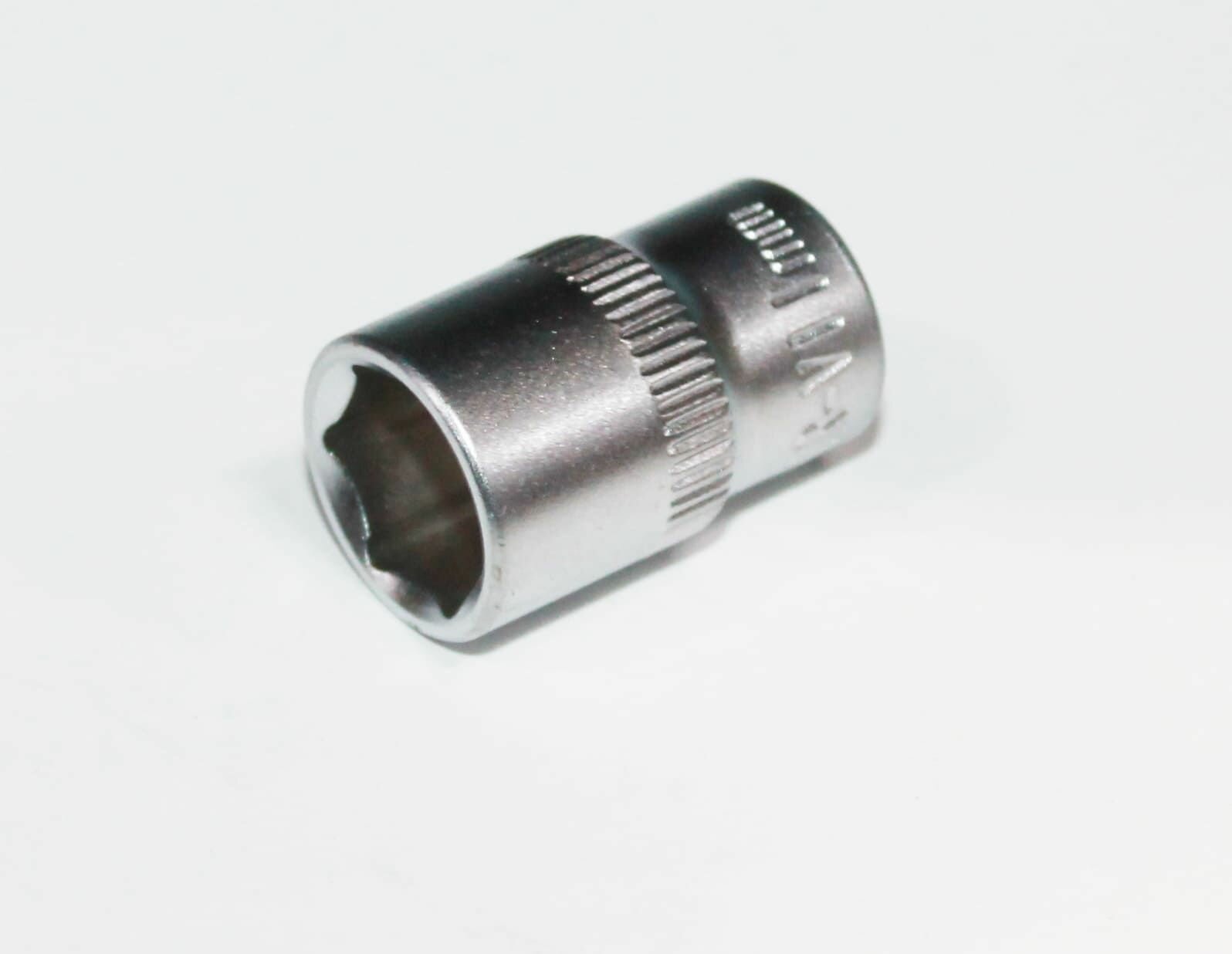 Головка 11мм 1/4" 6 гранная (YADA)