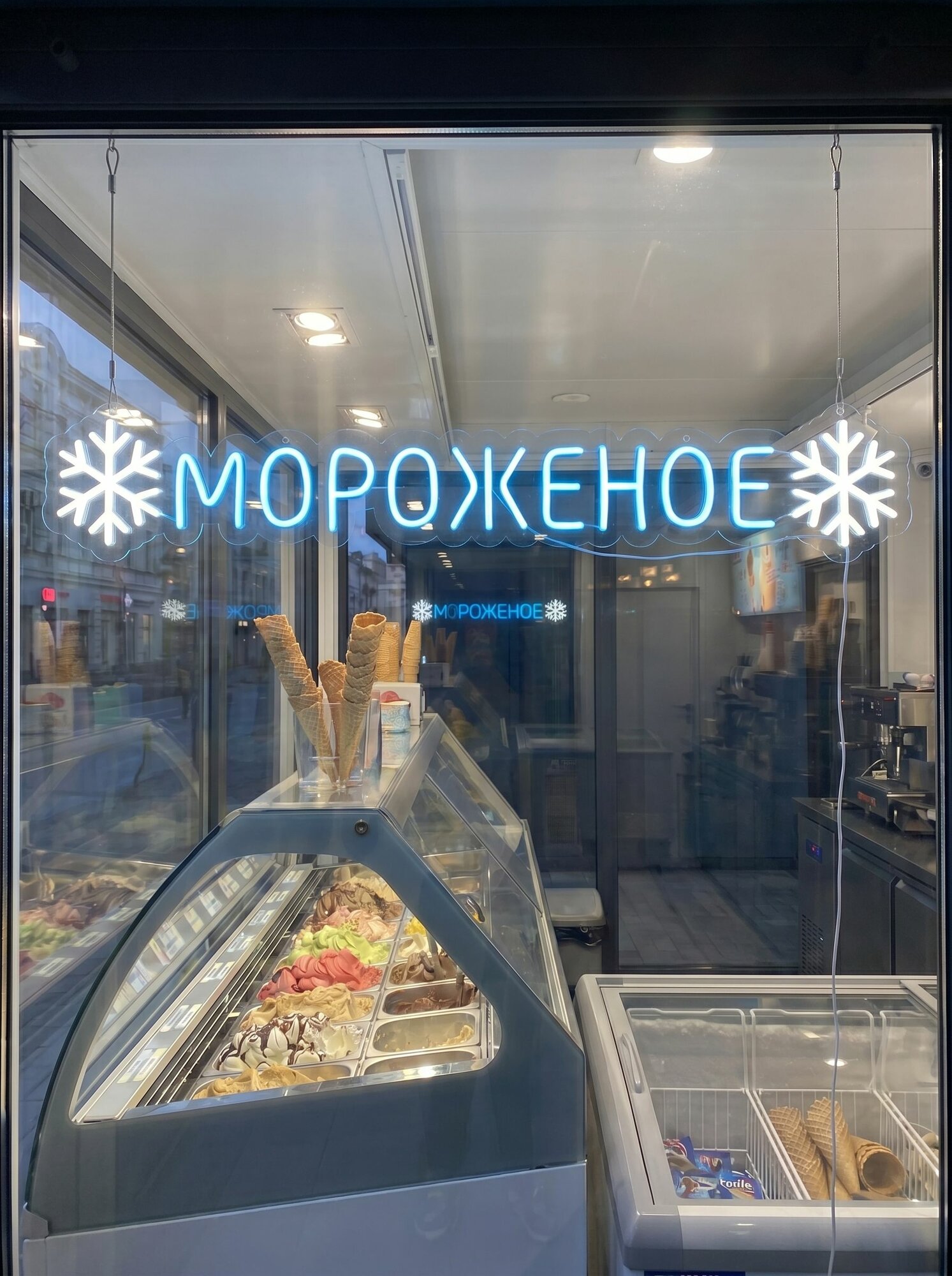 Неоновая вывеска "мороженое и снежинки" 90х15см, неоновая надпись, LED светильник для кафе