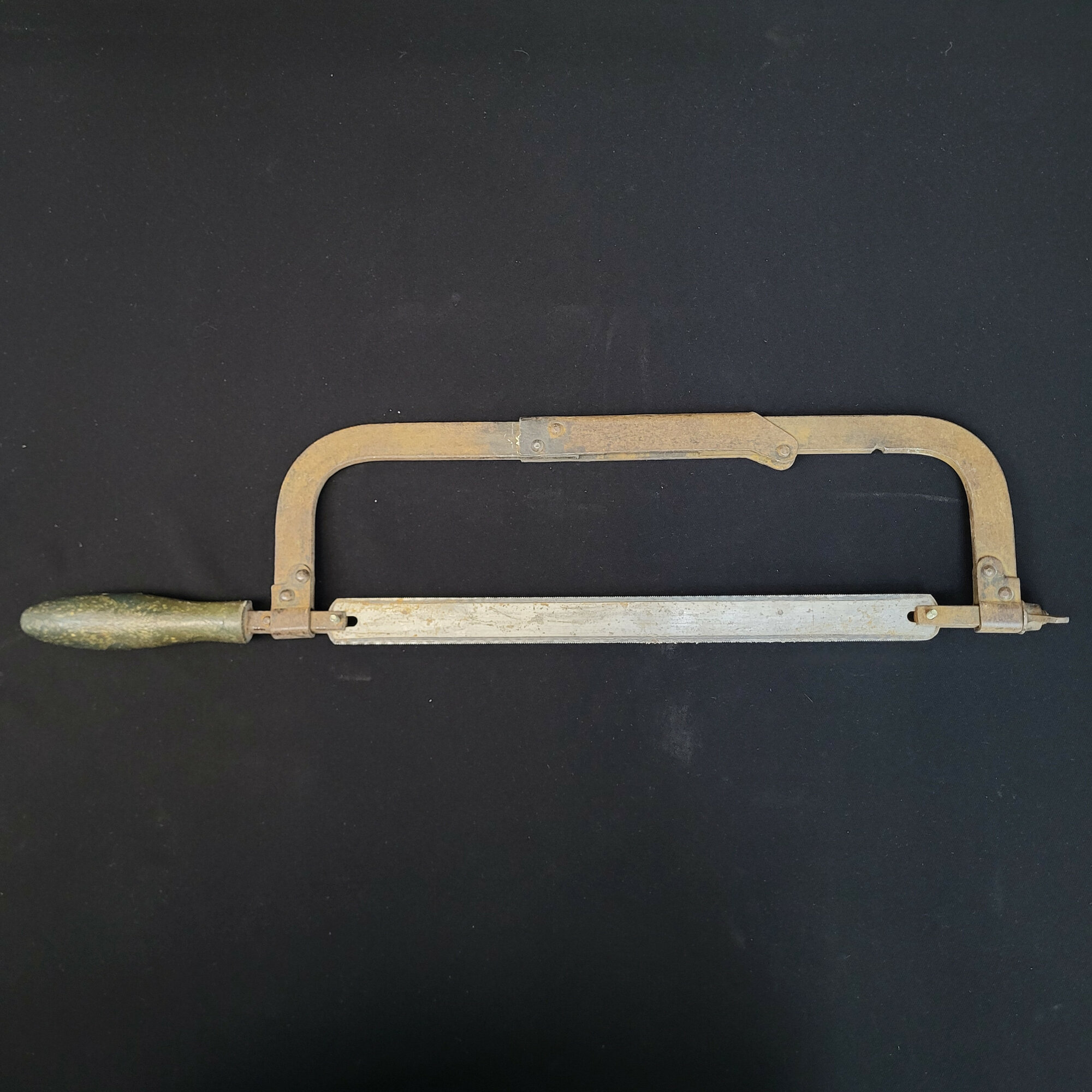Ножовка ручная винтажная, СССР. Металлическая рамка, полотно по металлу, с пластиковой ручкой