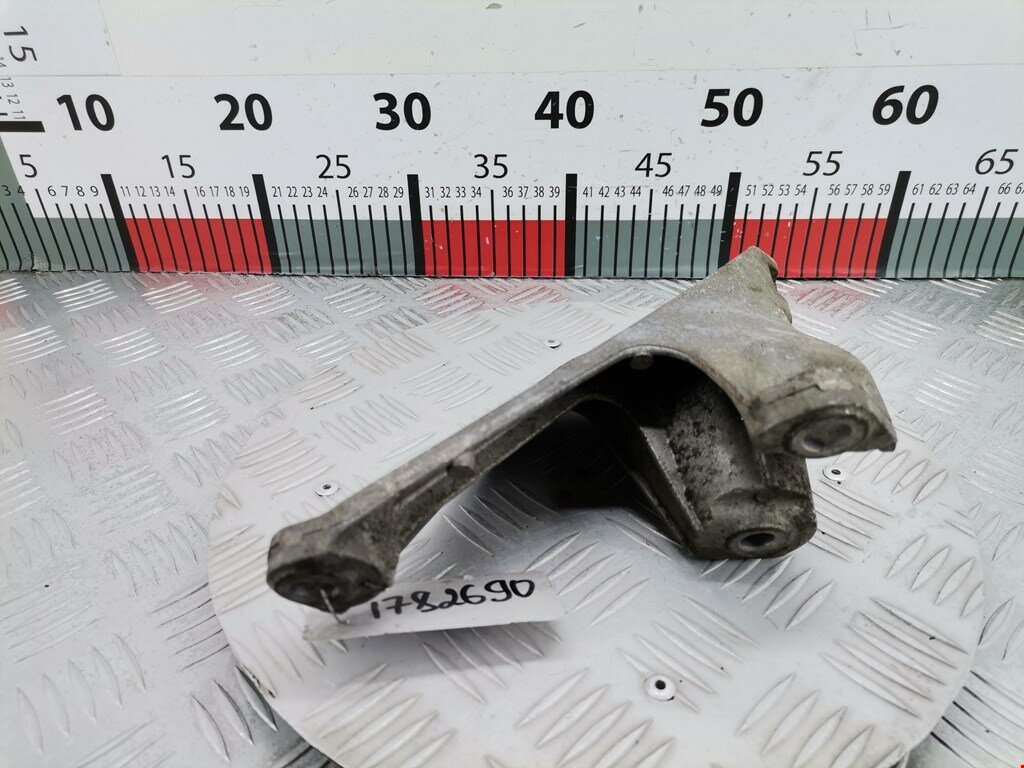 Кронштейн (крепление лапа) двигателя Audi A6 C6 4F0199307N арт. 1782690