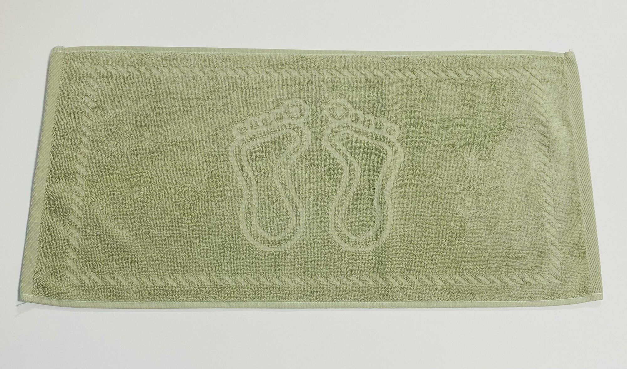 Махровое полотенце для ног, коврик для ног в ванную "Ножки" 30х60 см Оливковое