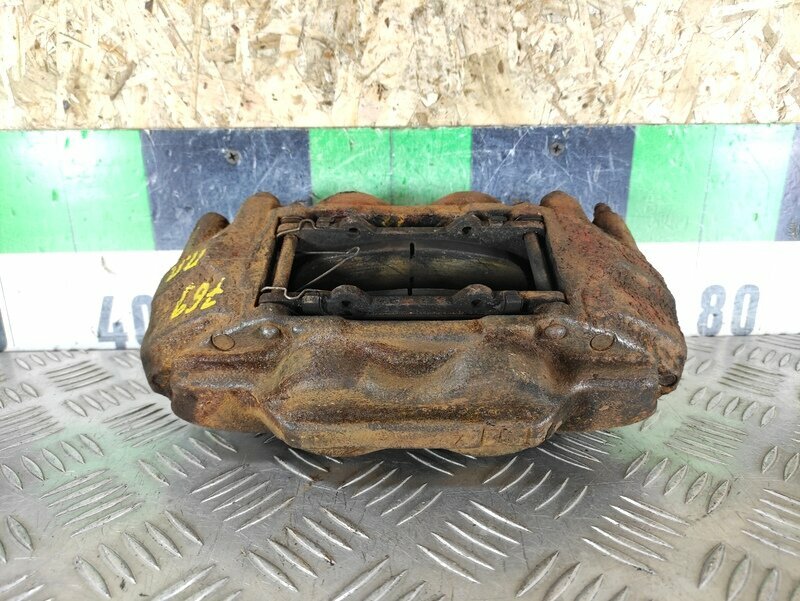 Суппорт передний правый TOYOTA Land Cruiser 2002 2009 4773060261