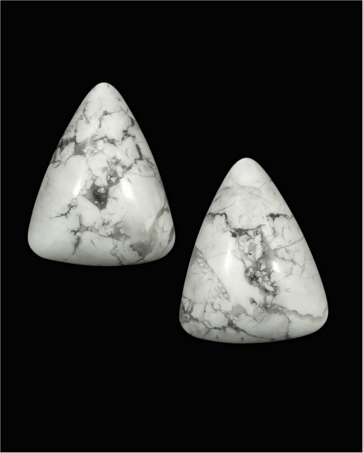 Магнезит (пара), кабошон из минерала, размер: 21х17х5 мм, натуральный камень.