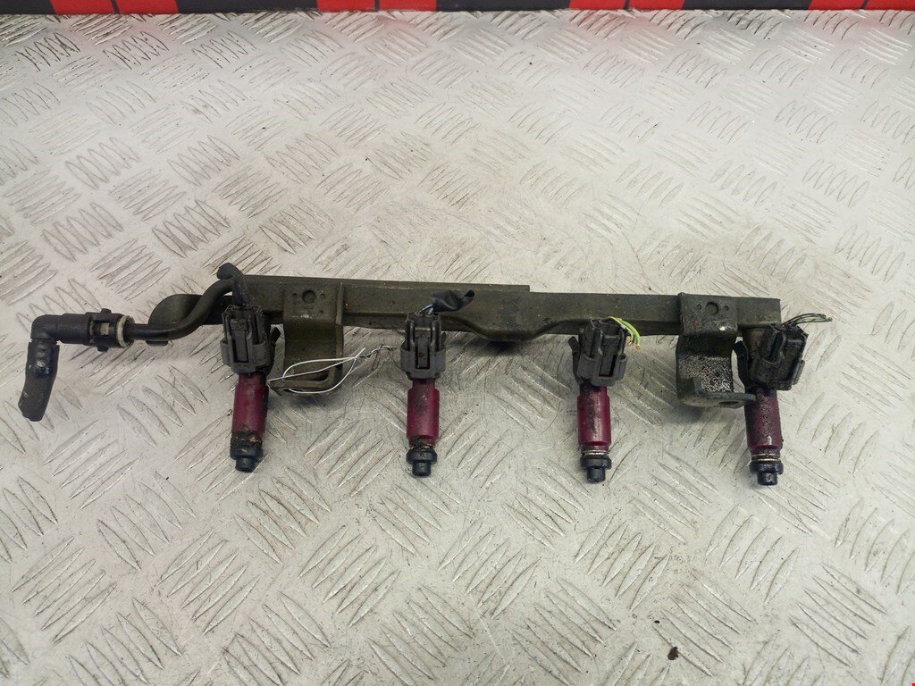 Форсунка бензиновая электрическая Mazda 2 DE BP4W13250 арт. 1086858