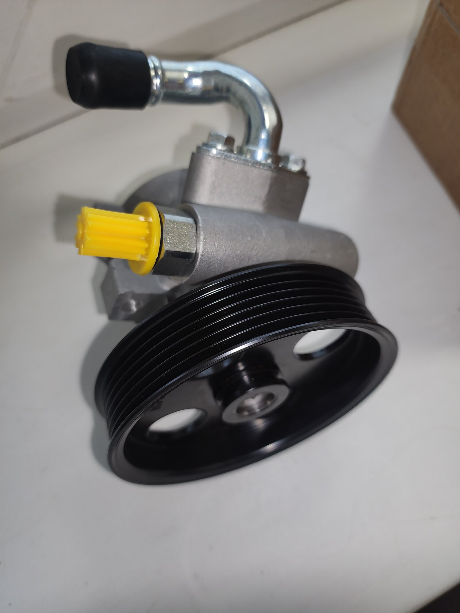 Гидроусилитель Ссангйонг Актион Нью - Корандо-С D20DTF дизель 6714600680 бачок отдельно