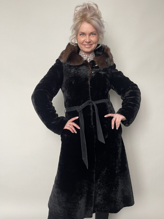 Шуба мутон тм ELENA FURS капюшон отд.норка дл.115 см р.42-44 /12244/