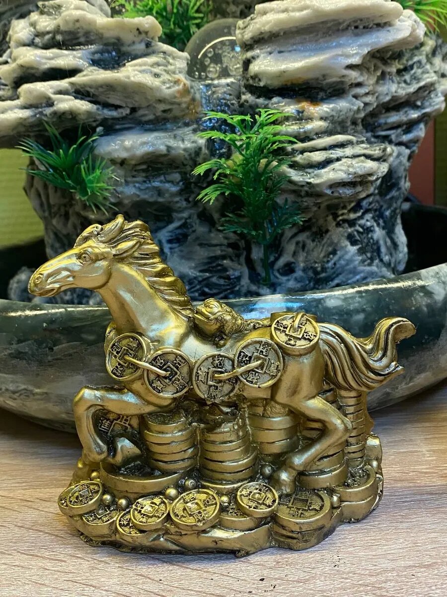 Фигурка "Денежная лошадь на монетах с трехлапой жабой"