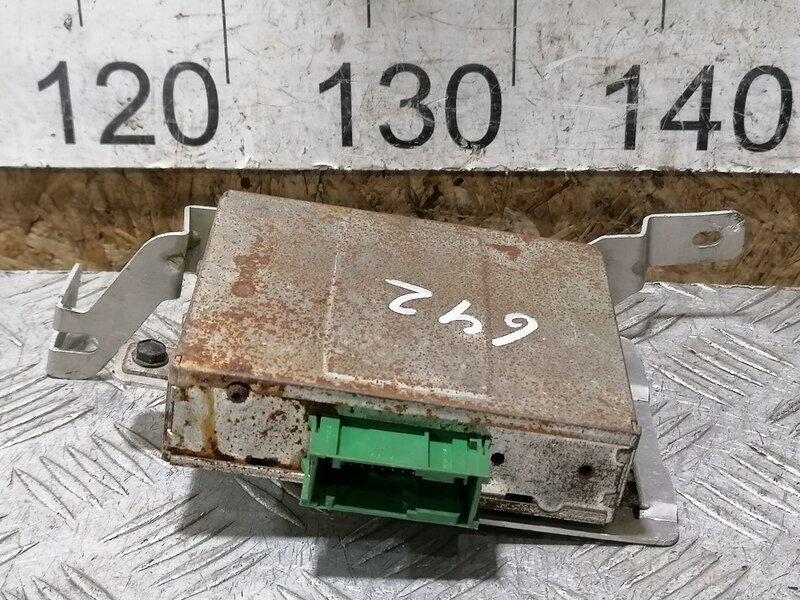 Блок управления магнитолой MERCEDES G w463 2108205626