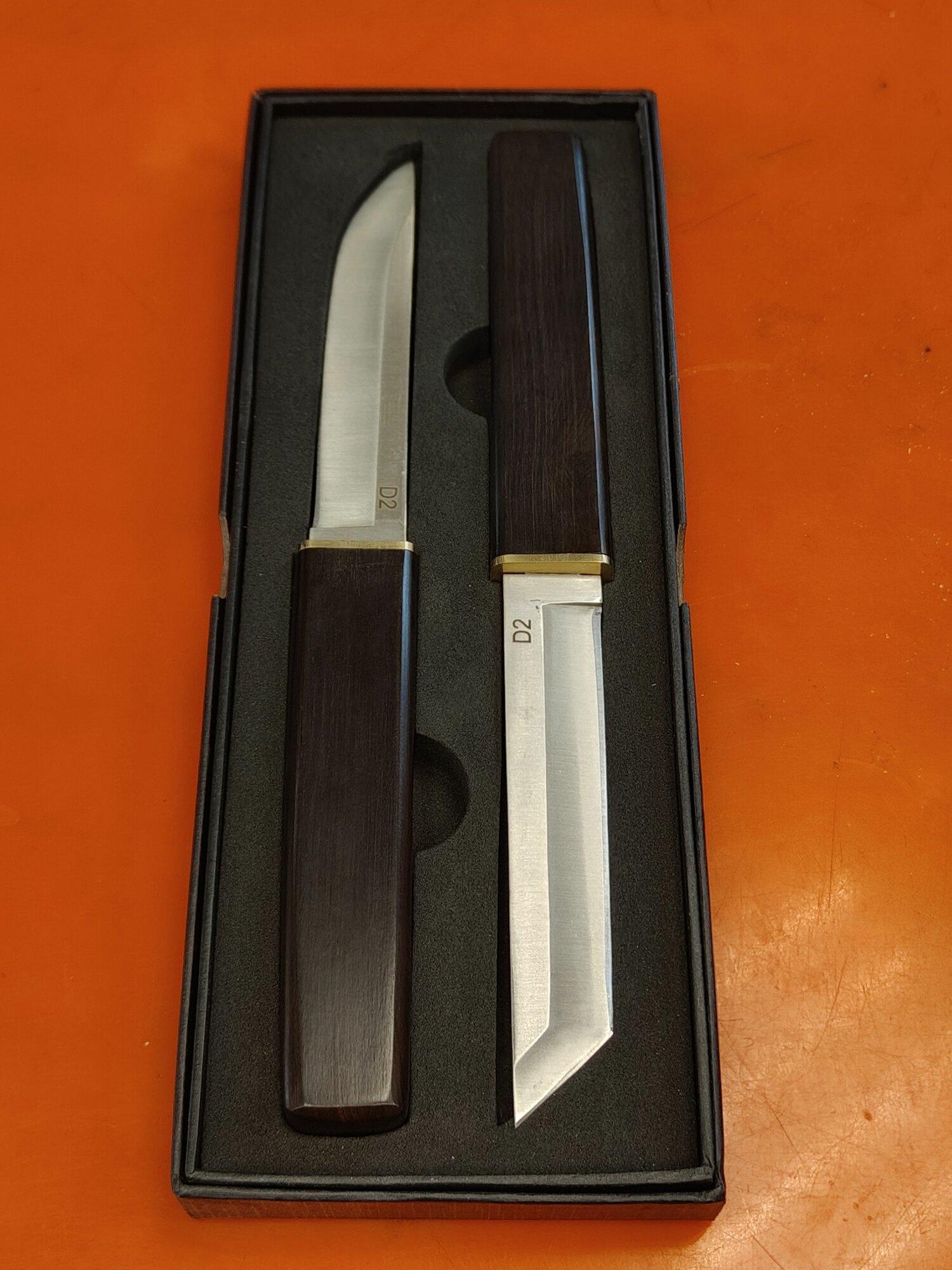 Подарочный набор ножей D2 в японском стилет