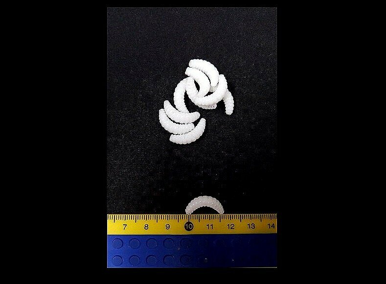 Силиконовая приманка Личинка Опарыша. Цвет 03 (20 шт в пачке)