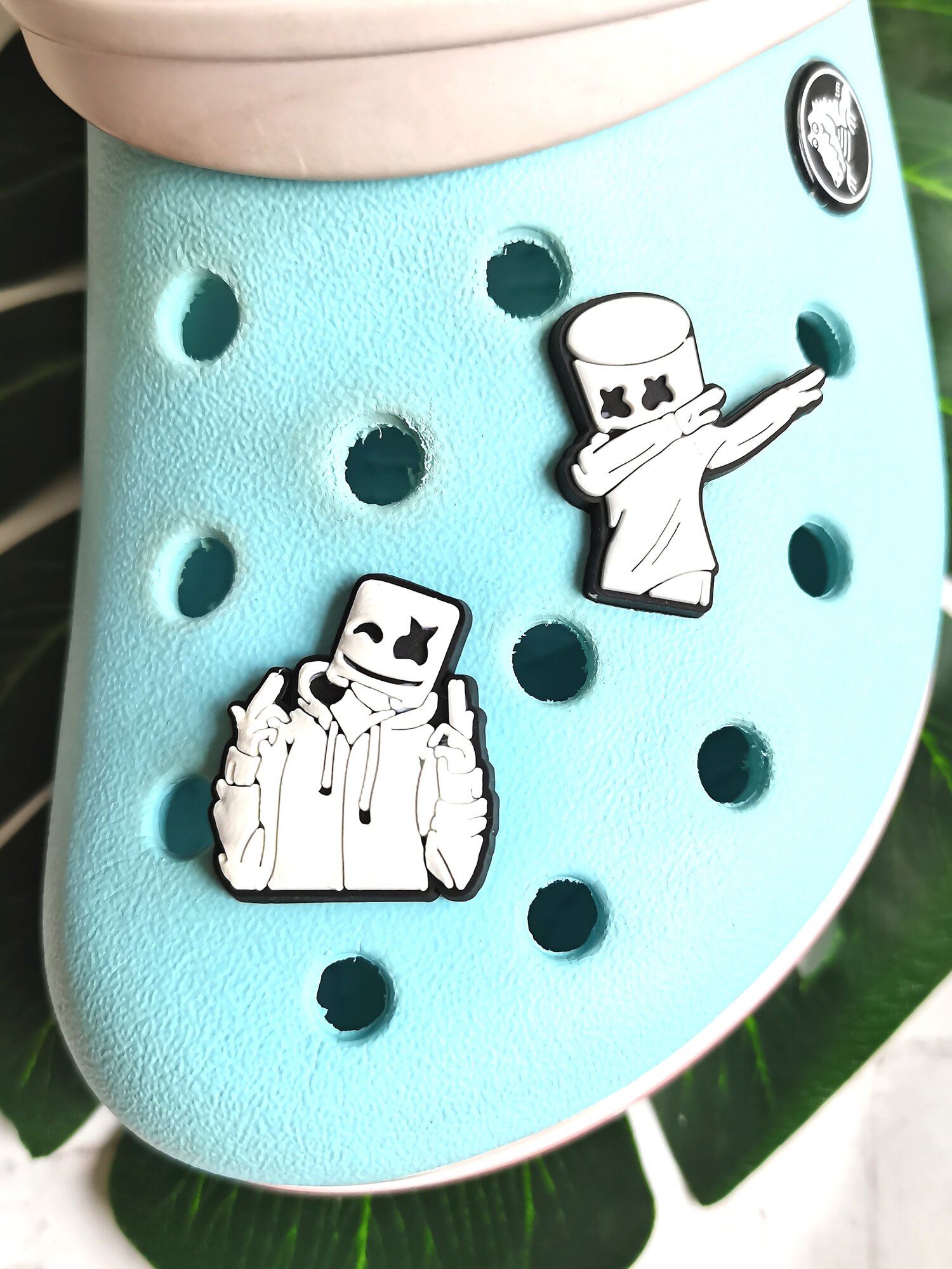 Джибитсы на crocs мужские аниме