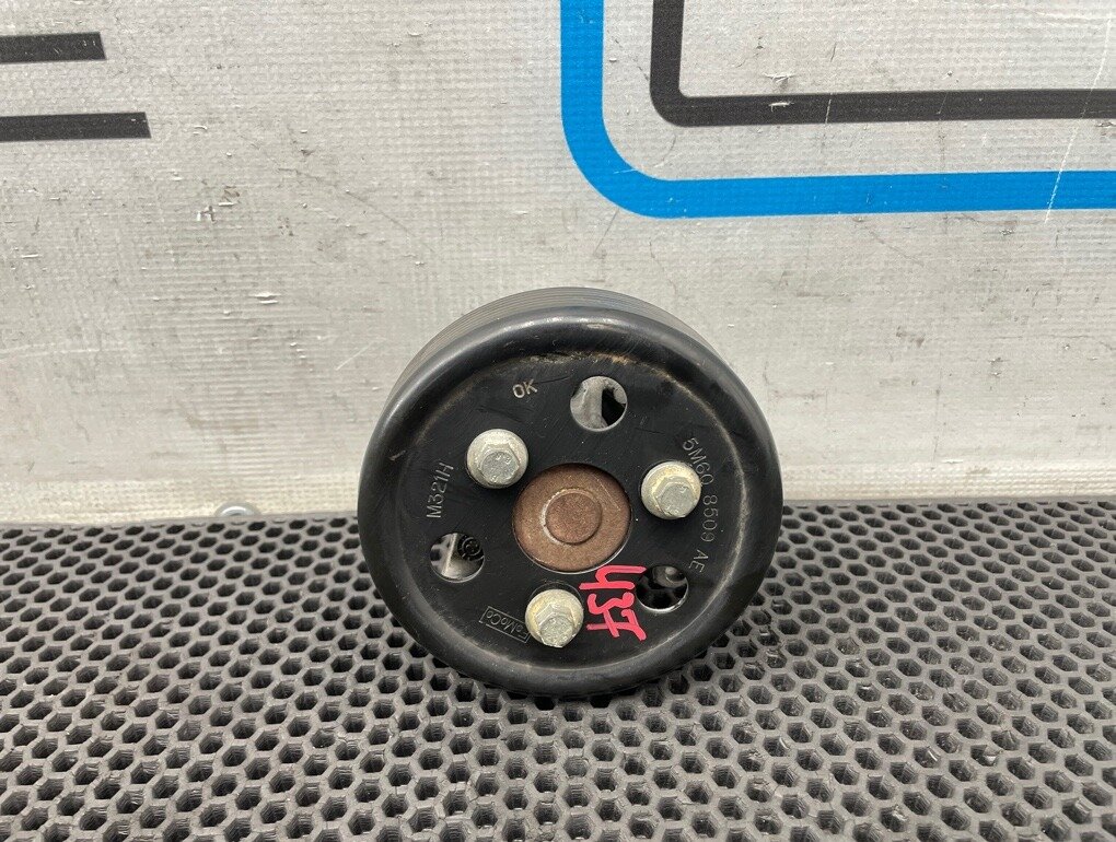 Насос водяной (помпа) Volvo XC60 2011 DZ B4204T6 2.0 OEM 31480425