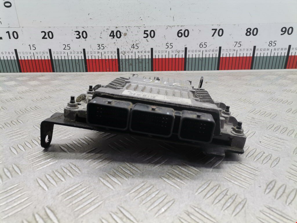 Блок управления двигателем Renault Scenic 2 8200804775 арт. 2148407