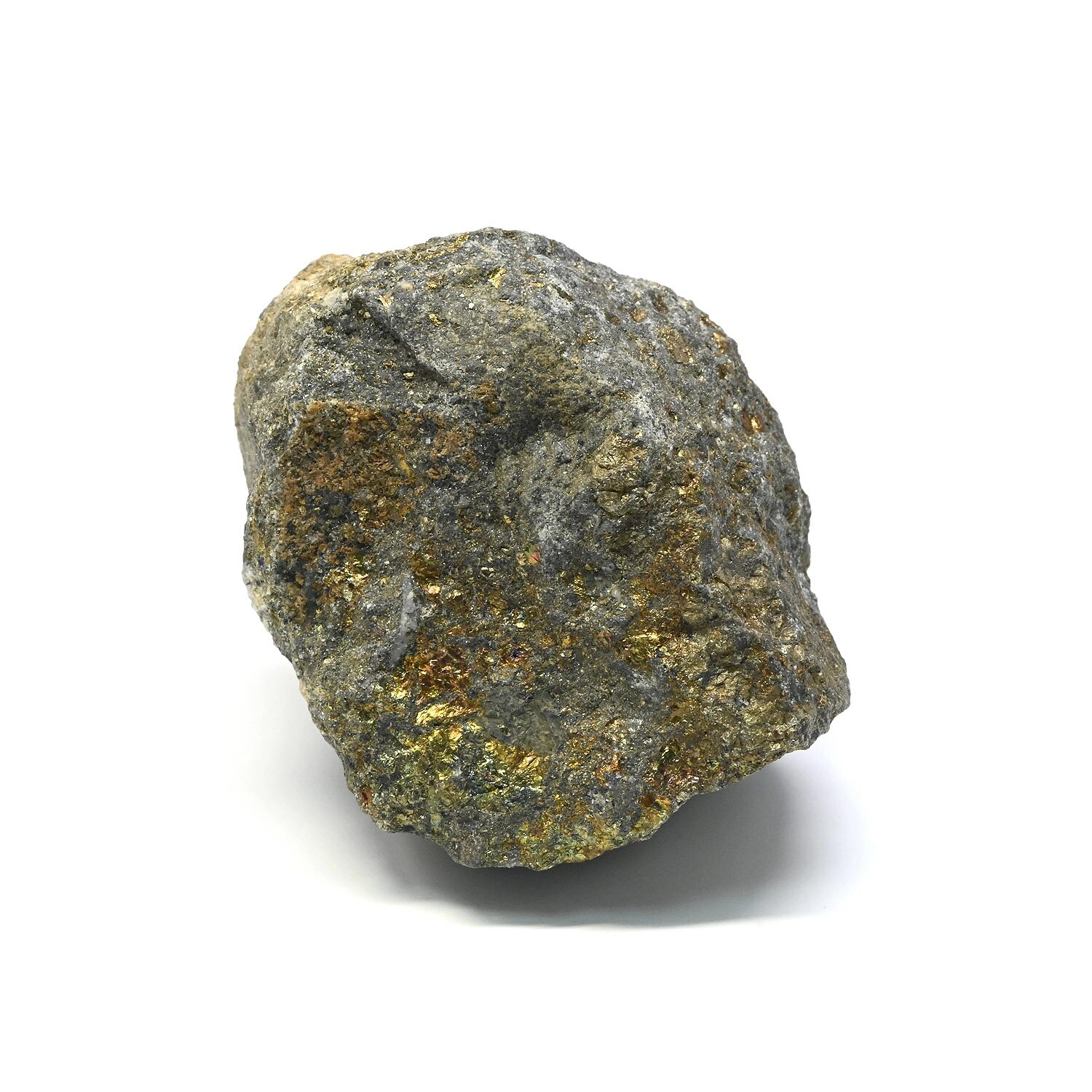 Камень халькопирит 49*40*40мм, 133г .