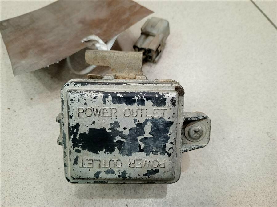 Блок предохранителей подкапотный от Toyota Land Cruiser 80 1990-1997