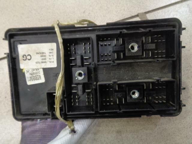 Блок предохранителей салонный от Chevrolet Spark M200 2005-2010