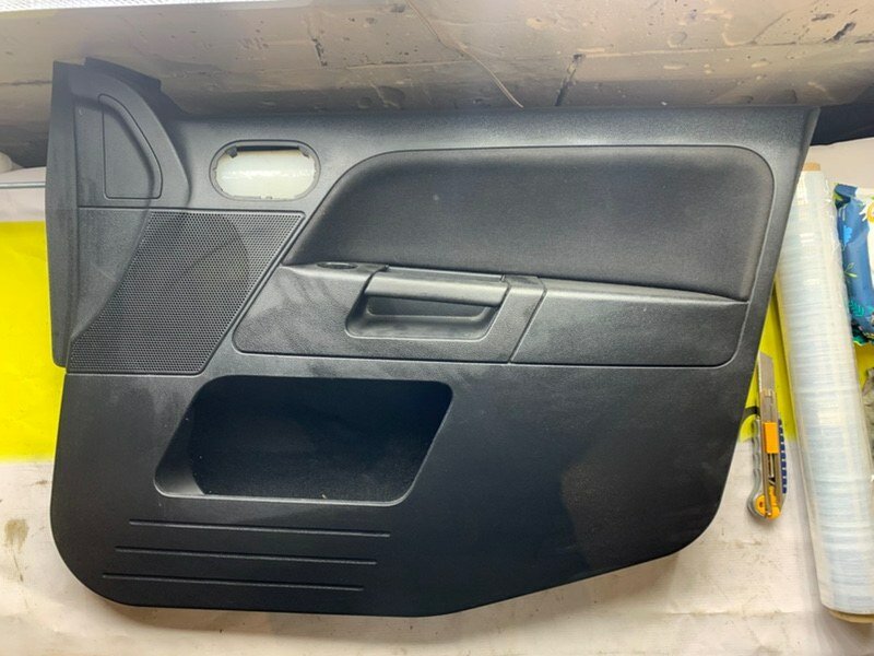 Обшивка двери передняя правая Ford Fusion CBK FXJA 1564229