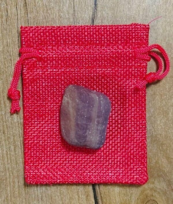 Камень натуральный Красная яшма 3 - 6 см 16-50 гр галтованный Красный мешочек