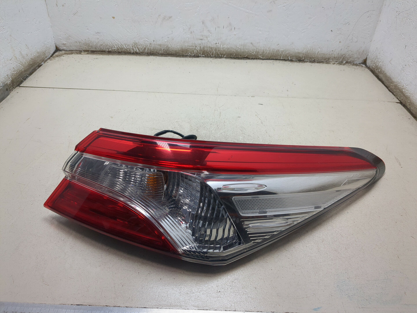 Фонарь (задний) правый Toyota Camry XV70 Б/У