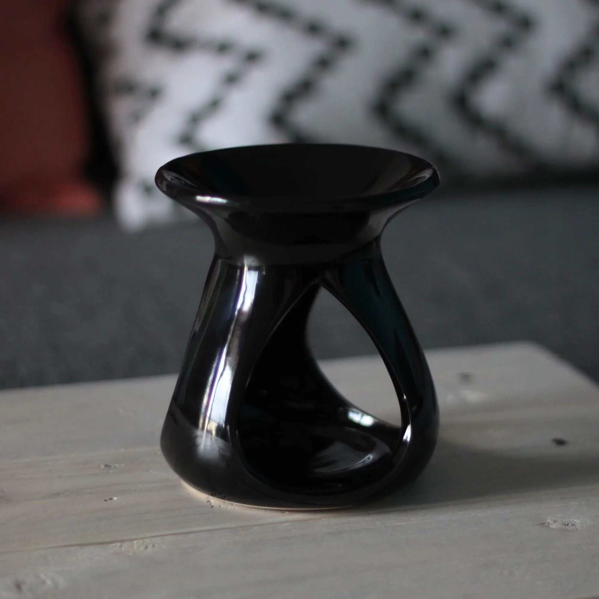 Аромалампа С тремя сводами, Большая, цвет черный (керамика, евро-качество, высота 10 см.), 1 шт.