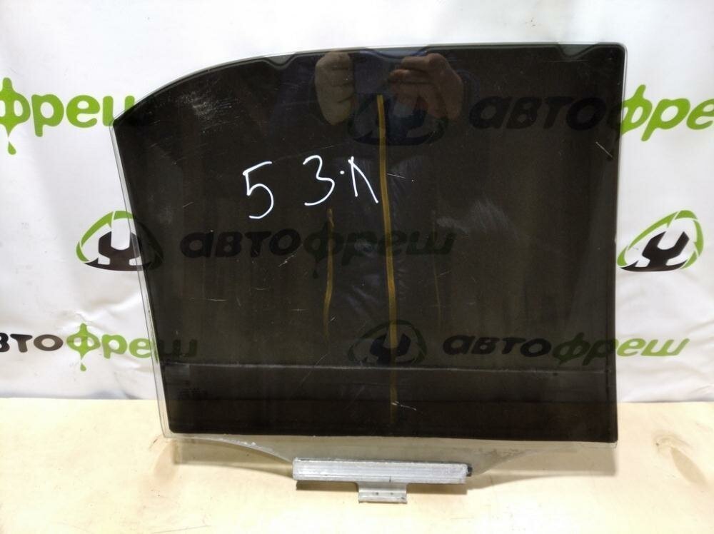Стекло двери задней левой MERCEDES C w202 2027300118