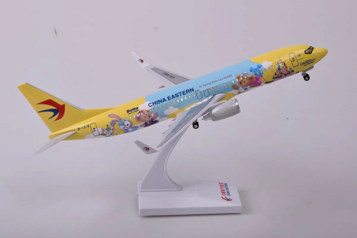 Модель Боинг 737-800 авиакомпании Дафу с колесами и подсветкой, 30 см