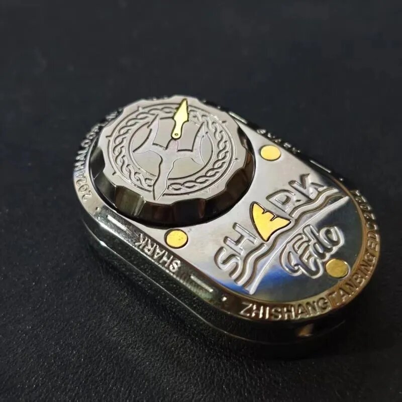 Shark EDC антистресс брелок металл золотистого цвета с изображением акулы, для снятия стресса — фото 1