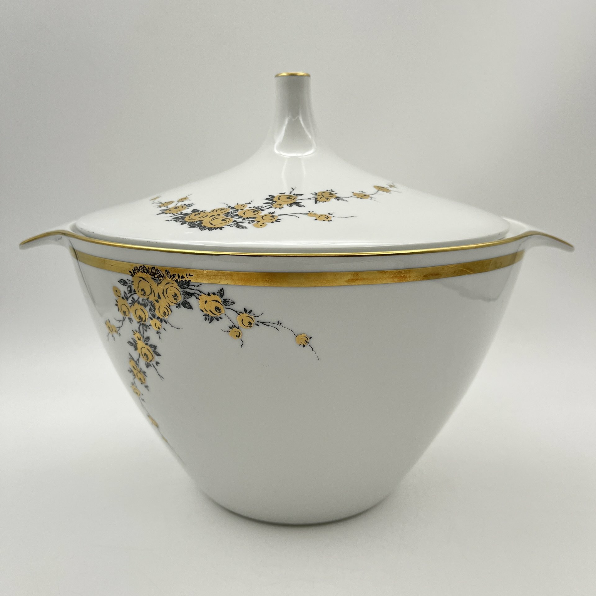 Супница с цветочным декором золотистого цвета, фарфор, деколь, золочение