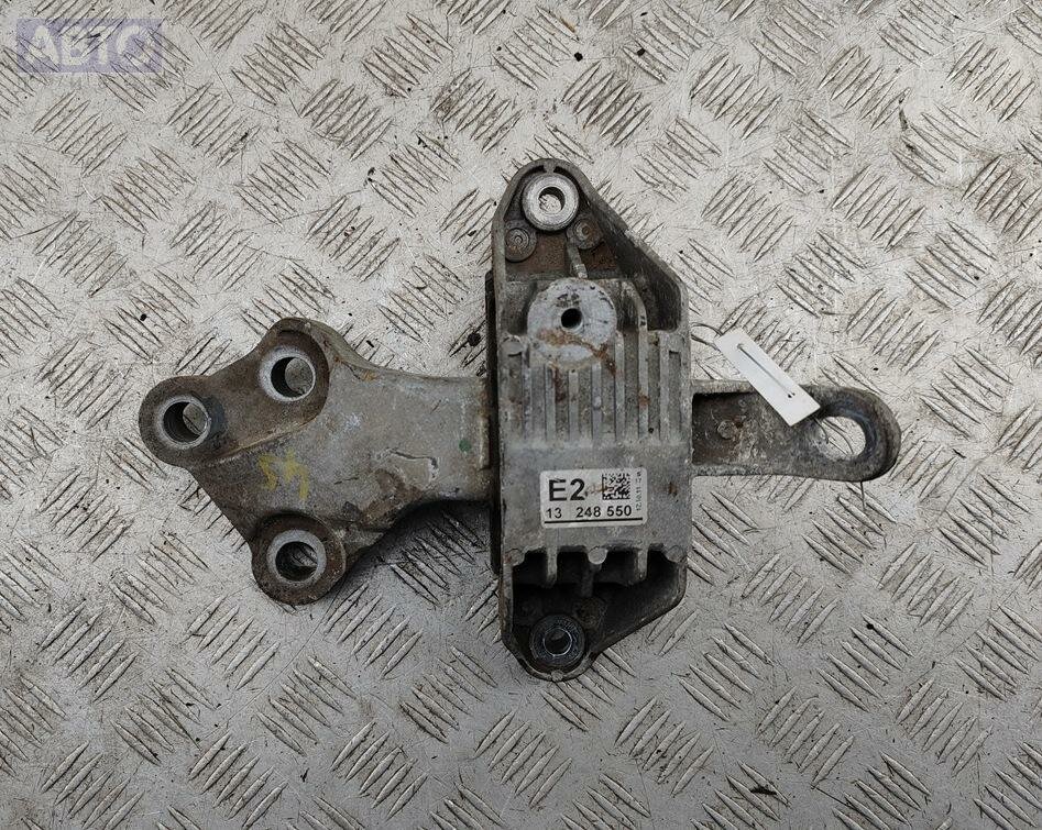 Подушка крепления двигателя Opel Astra J (2009-2015)