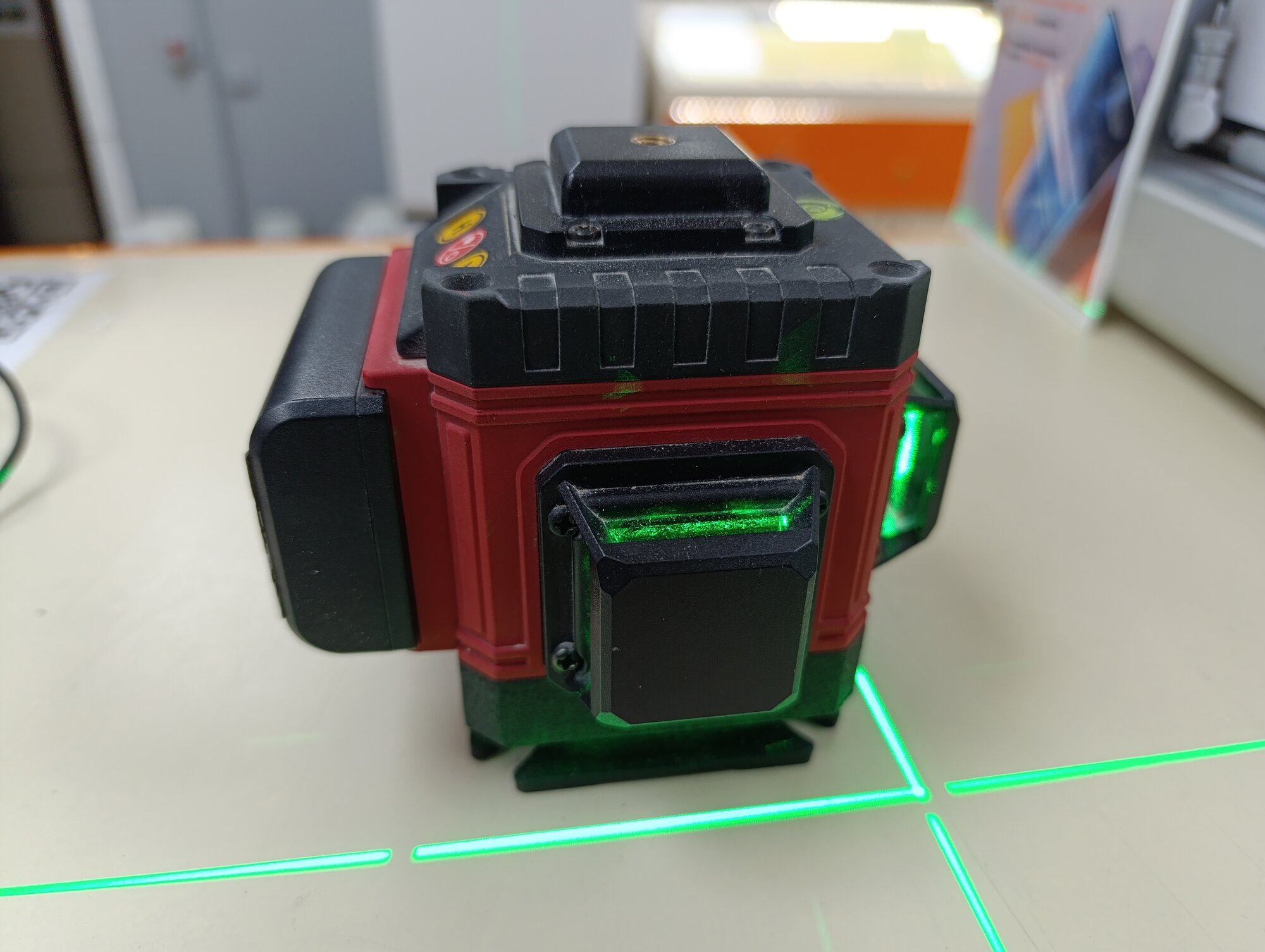 Нивелир лазерн. Elitech ЛН 360/3-ЗЕЛ 2кл. лаз. 510нм цв. луч. зеленый 3луч. (E0306.017.00) Уценка Б/У