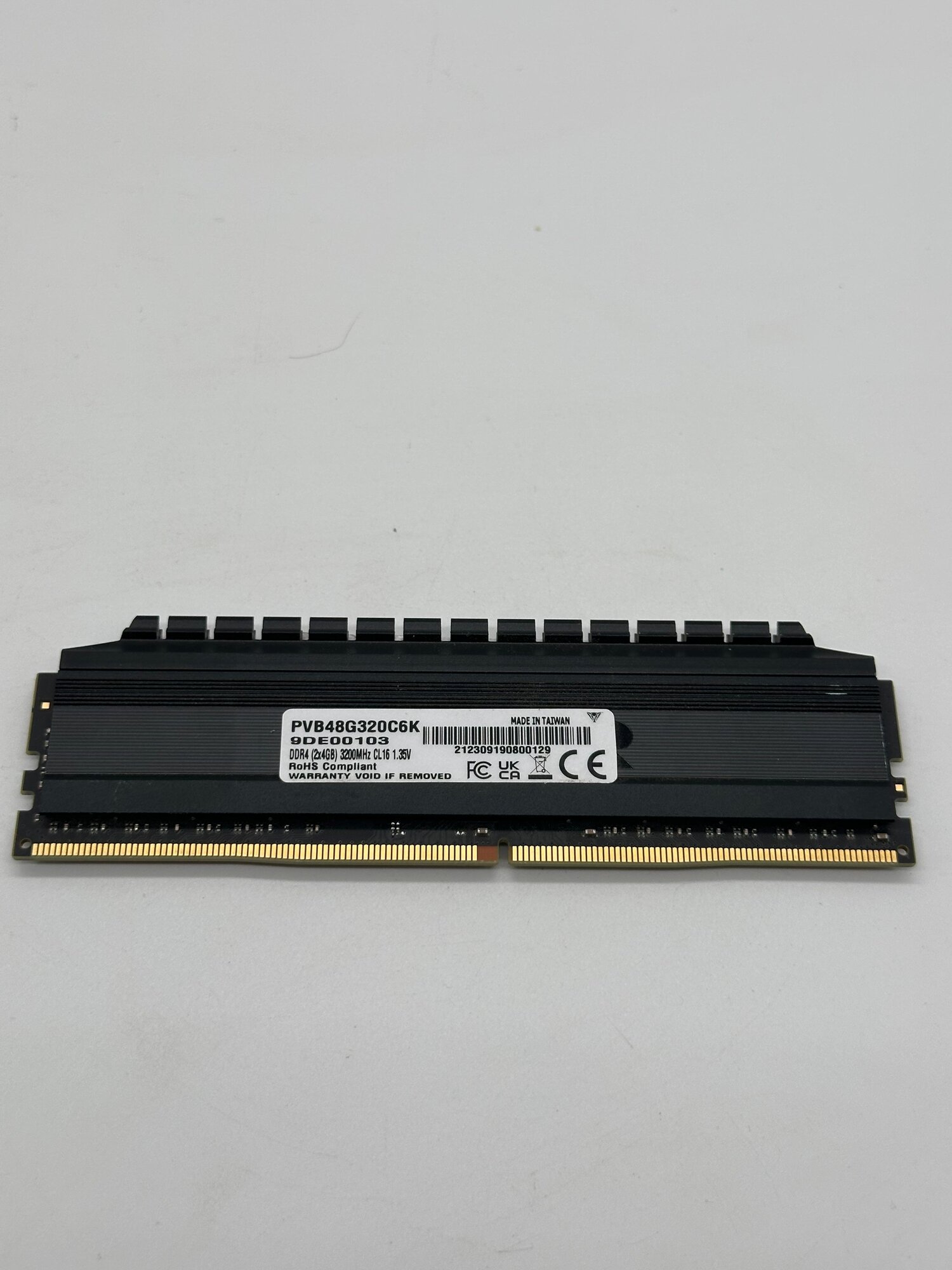 Оперативная память Patriot Memory VIPER 4 BLACKOUT 4 ГБ (4 ГБ x 1 шт.) DDR4 3200 МГц DIMM CL16 PVB48G320C6K