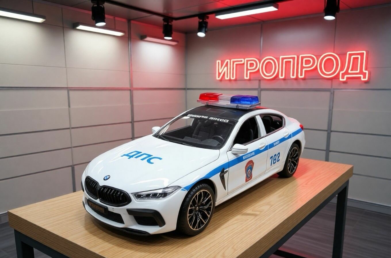 Металлическая машинка в масштабе 1:24