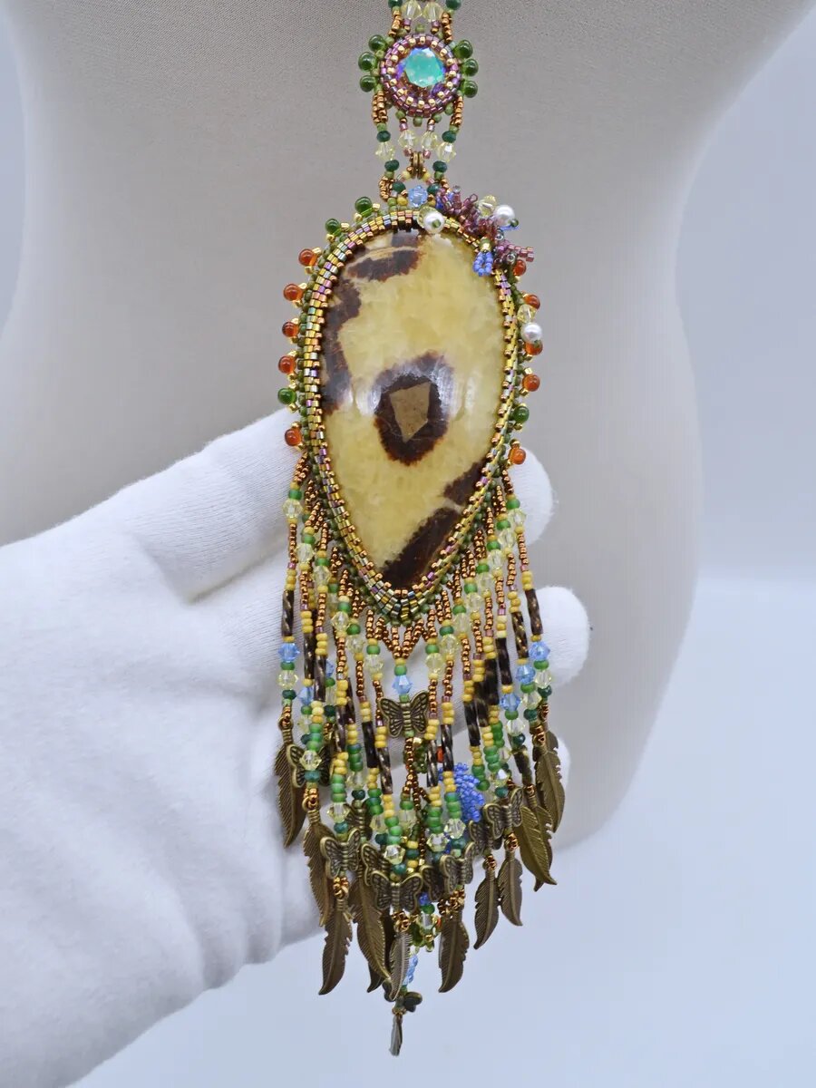 Колье, кристаллы Swarovski, бисер, кристалл, зеленый, коричневый, желтый, голубой — фото 1