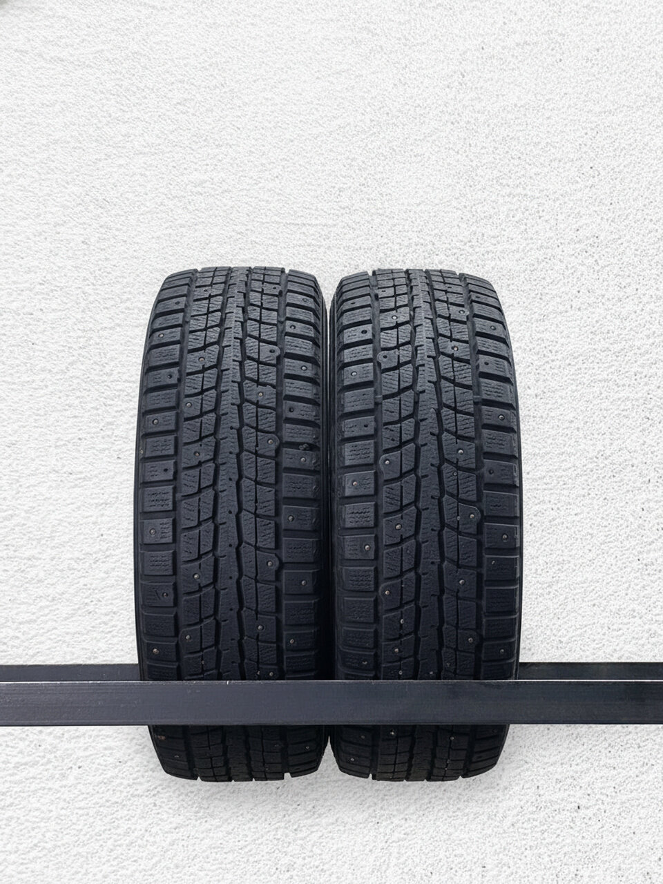 Комплект (2 шт) зимних БУ шин шипованные Dunlop SP Winter Ice 01 195/65 R15 30% износ RZK231