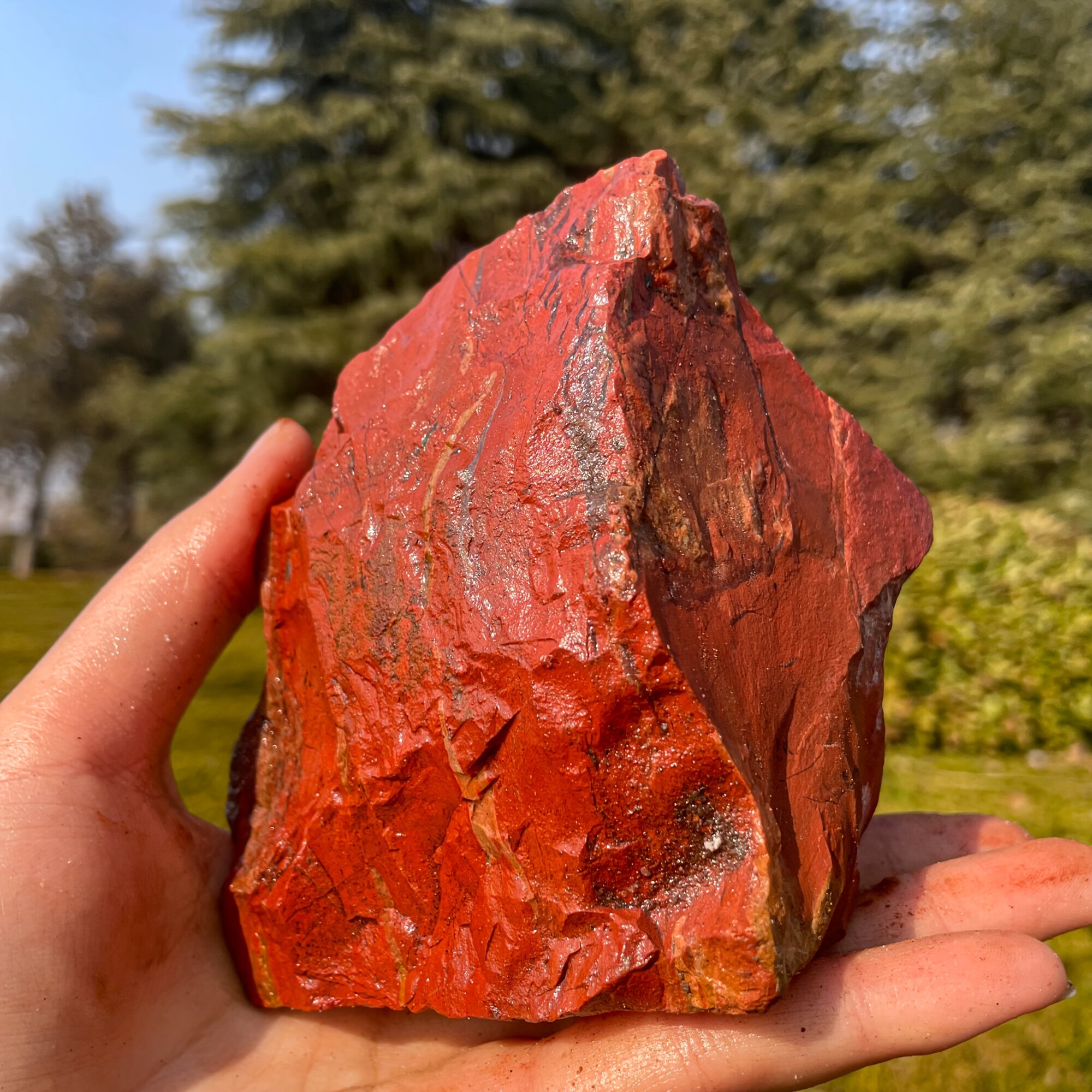 Натуральная необработанная красная яшма, 1 шт, крупный кусок, вес 1.32–1.76 фунта, ярко-красный с металлическим блеском, для декора интерьера, аквариумов и создания украшений