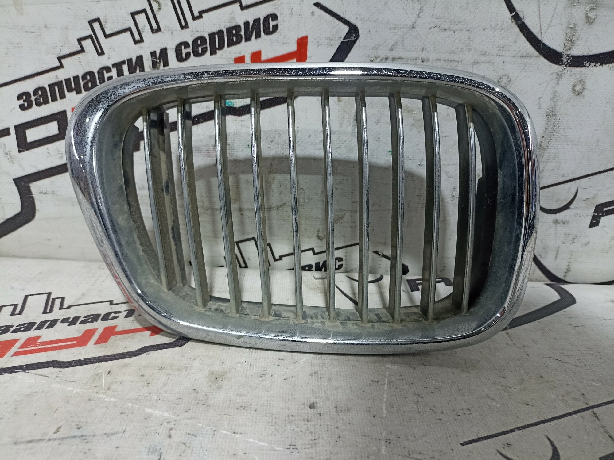 Решетка радиатора Bmw правая DY245Z