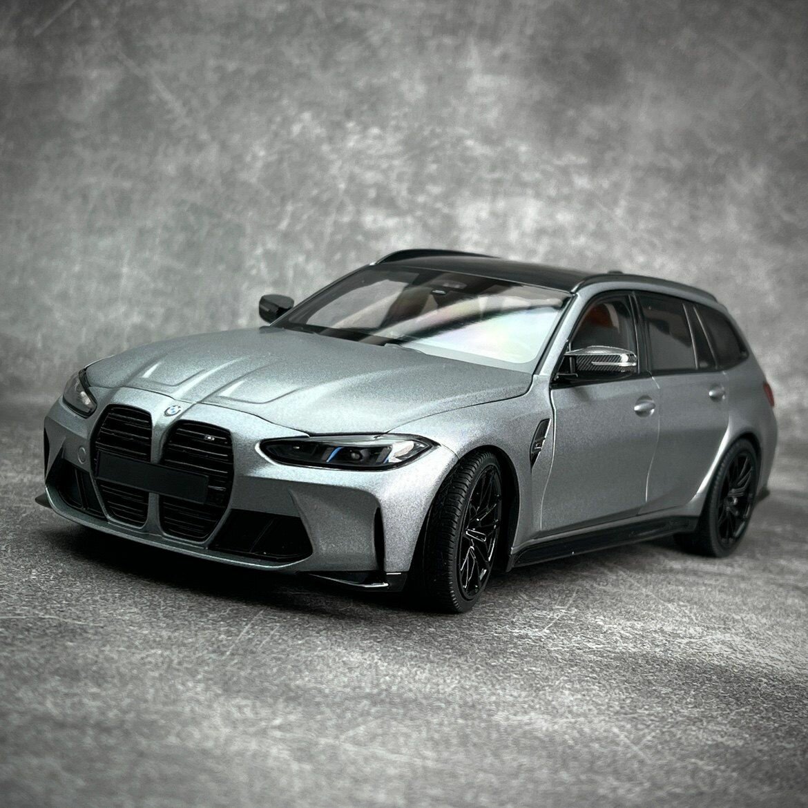 Коллекционная модель BMW M3 Touring 2024 1:18 от Minichamps, металлическая модель универсала М-серии