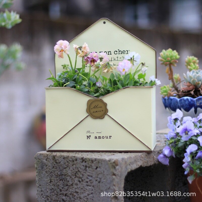 Оригинальные экспортные железные изделия, разнообразные товары, японские балконные цветочные горшки, цветочные горшки для трансграничной торговли, французские винтажные состаренные цветочные ведра в форме конверта.