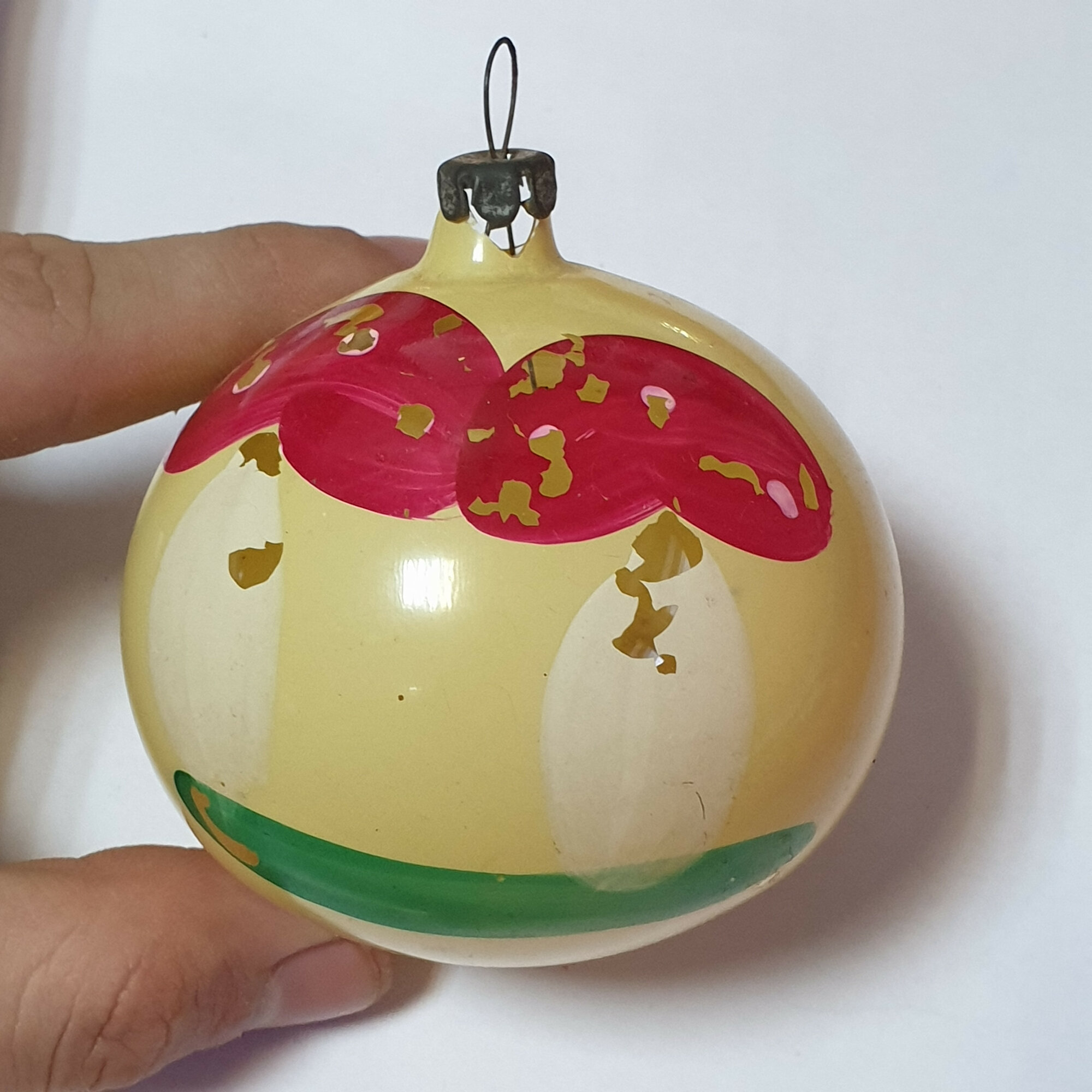 Елочная игрушка шар с грибочками. Стекло, винтаж СССР