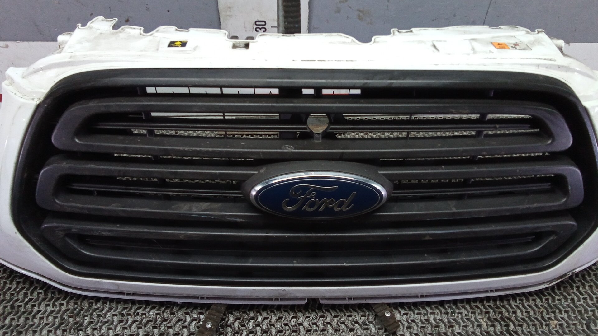 Решетка радиатора FORD TRANSIT 8 — фото 1