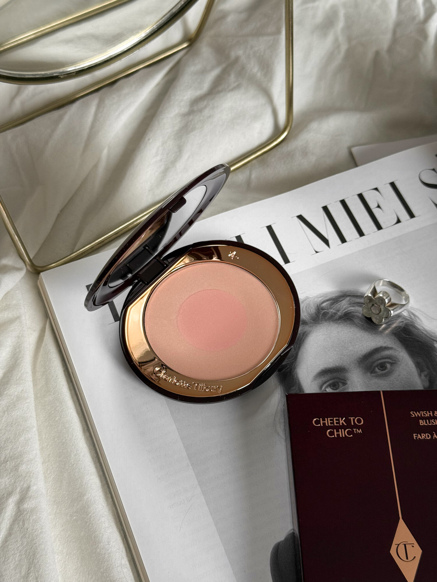 Charlotte Tilbury Двухцветные пудровые румяна CHEEK TO CHIC (First Love)